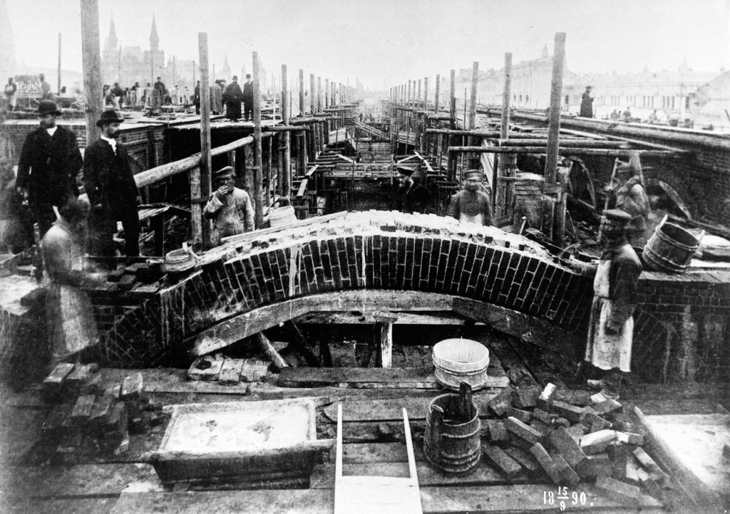 On fait un tour au Goum ! В ГУМе - Apprendre le russe avec Ania